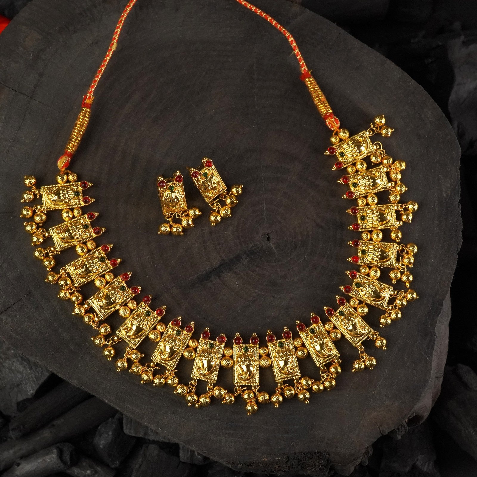 Kolhapuri haar design with matching earrings. – Rishabh Gold